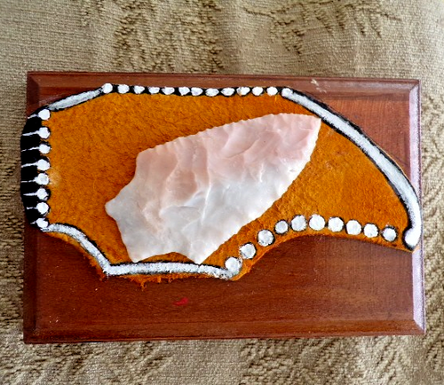 HAND KNAPPED MODERN ARROWHEAD MOUNTED ON WOOD PLAQUE /WALL DECOR | eBay