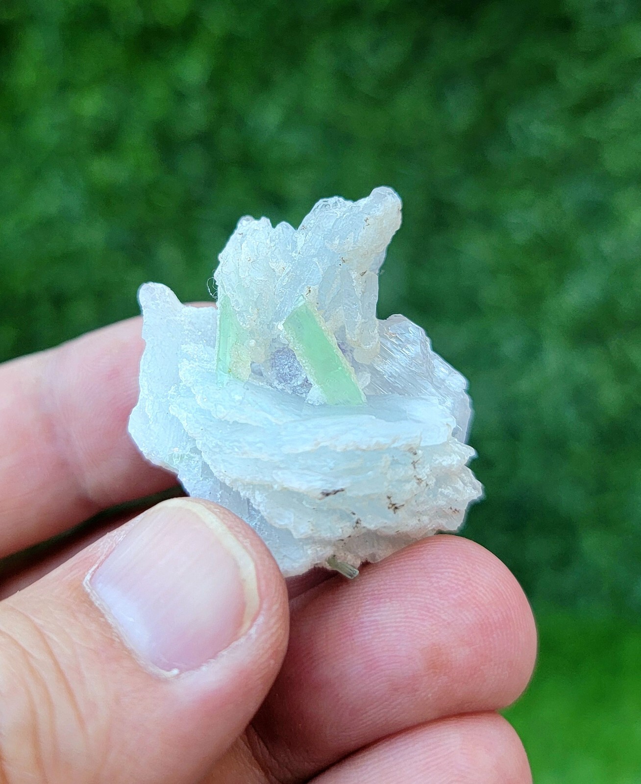 Aesthatic Green Tourmalines on Lapidolite & Pink Kunzite Bed ...