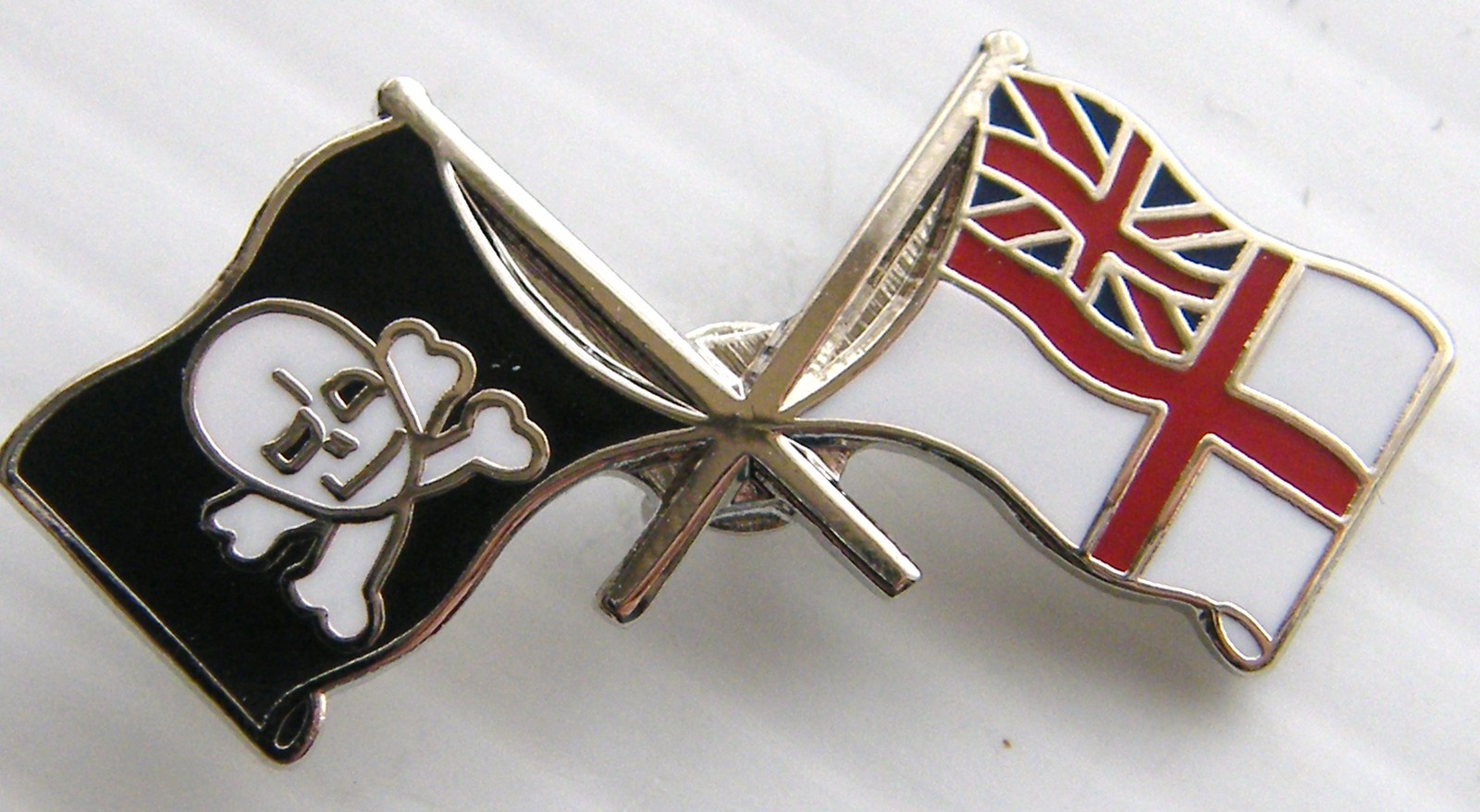 THE ROYAL NAVY RN ENSIGN BADGE WHITE JOLLY ROGER NAVAL PIN FREE GIFT ...