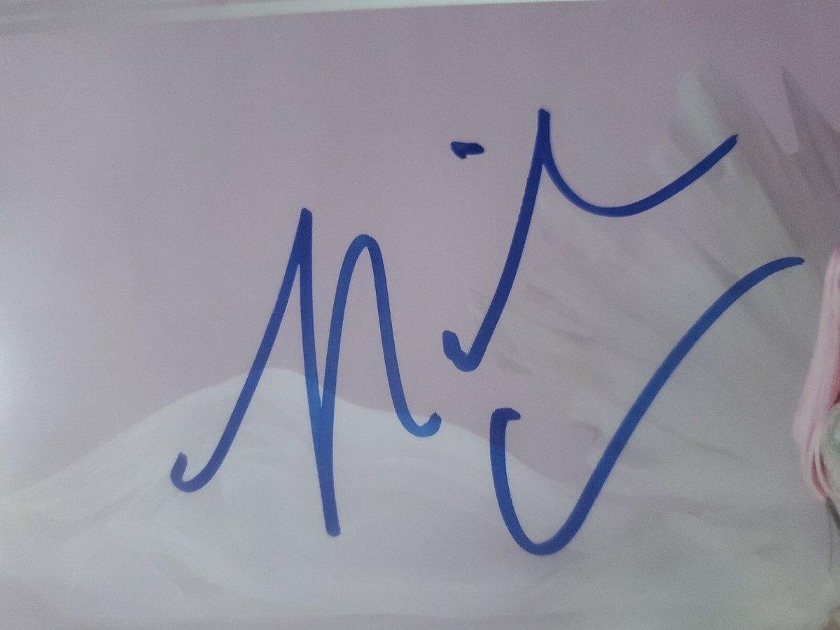 Nicki Minaj Signature