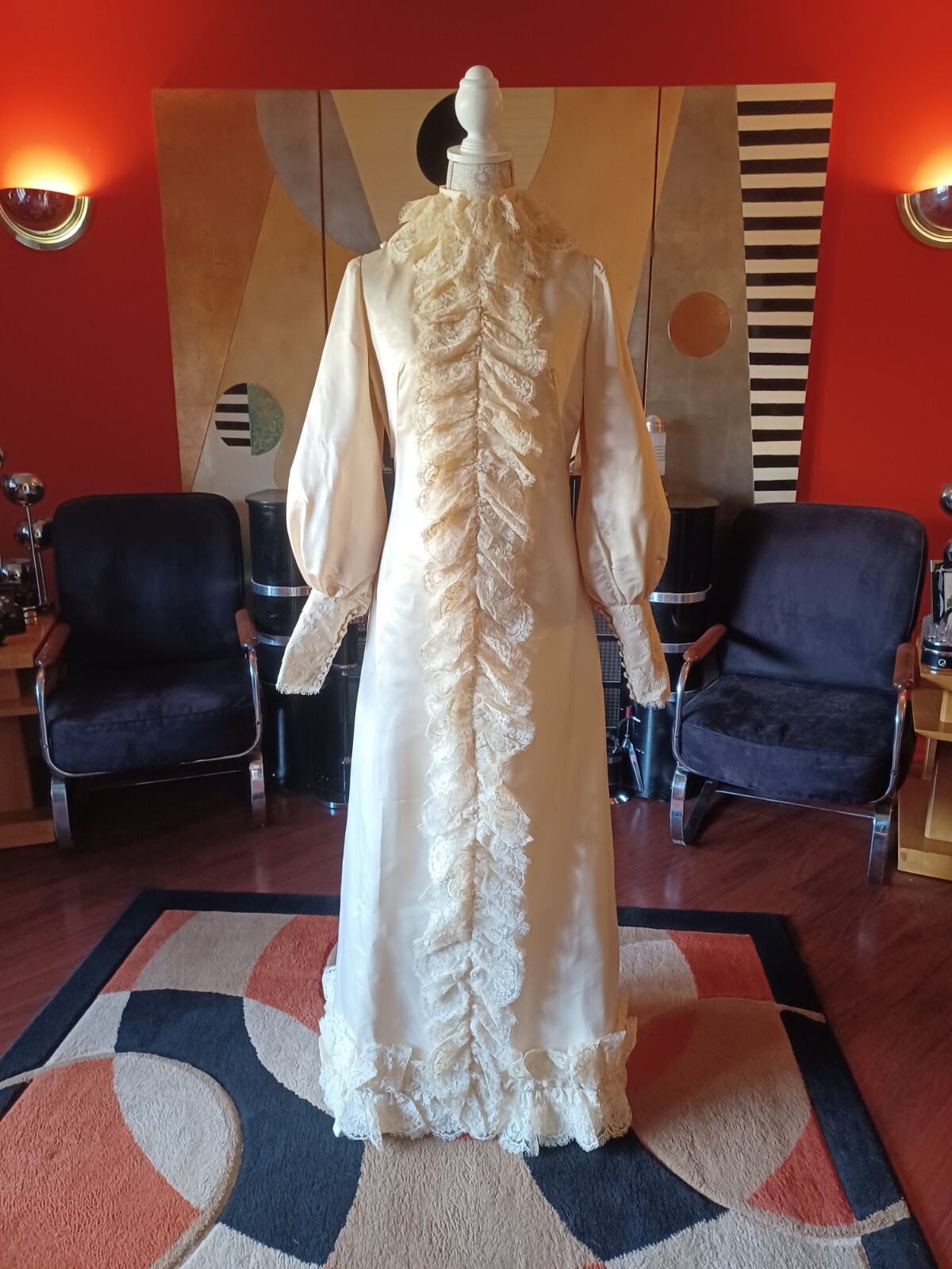 True Vtg Mid-century 1960s MOD Wedding Dress with a S… - Gem