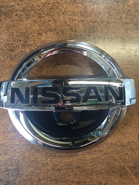 2016-2018 Nissan Maxima Front Grille Emblem With Camera Hole 62890 ...