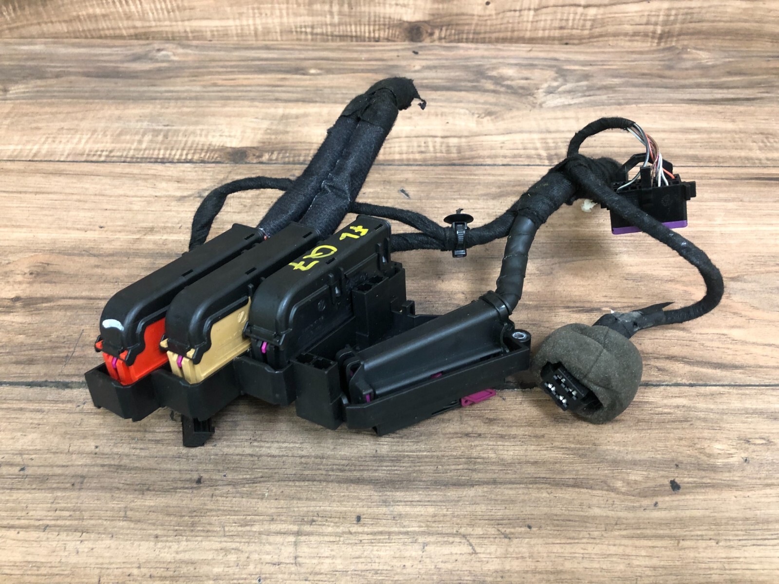 AUDI Q7 OEM FRONT PASSENGER SIDE SAM FUSE BOX FUSES BLOCK CARRIER ...