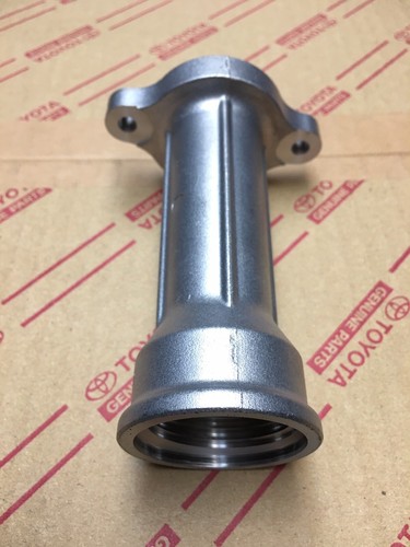 NEW Genuine Toyota Land Cruiser LX470 GX470 Engine oil filler housing ...