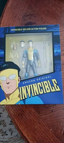 Diamond Select Invincible S1 Deluxe Invincible 7" Action Figure ...