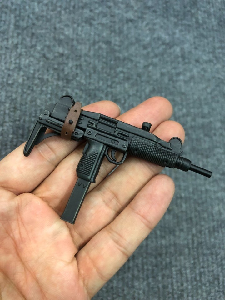 1/6 Hot Toys MMS136 Terminator Tech Noir T-800 Machine Gun for Action ...