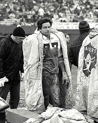 RON MIX photo in action Oakland Raiders 1971 HOF (c) Chargers 1960-69 ...