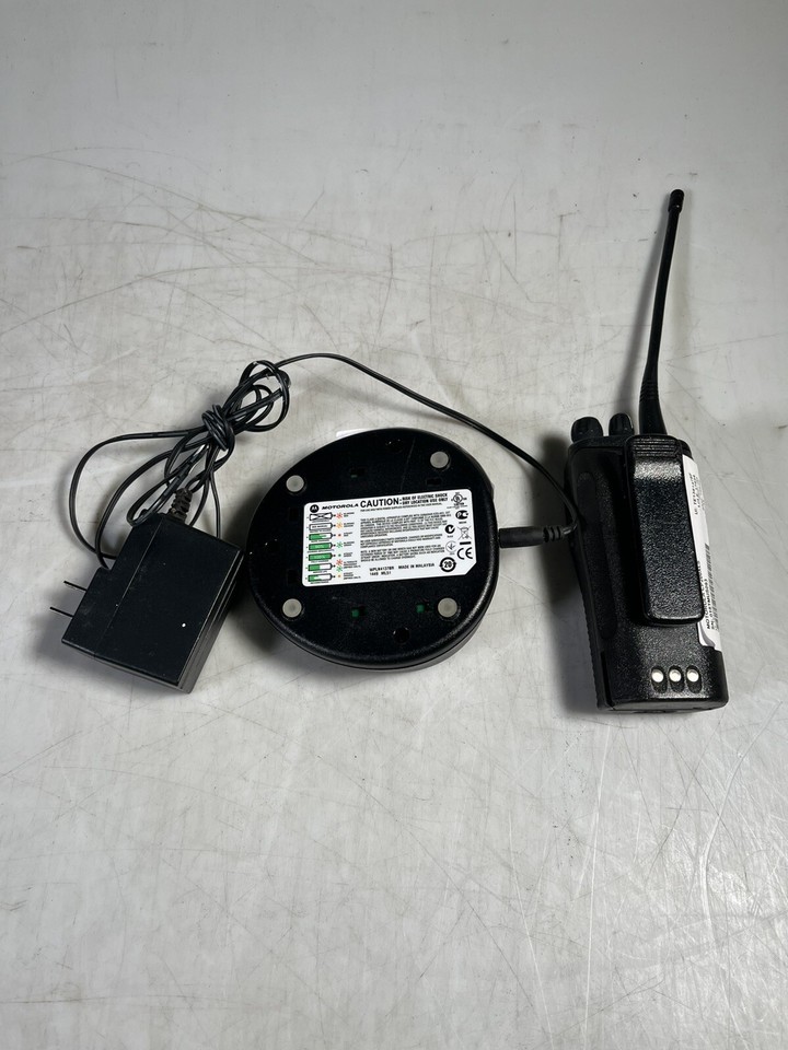 Motorola CP200XLS UHF Radio w/ Charger and Antenna | eBay