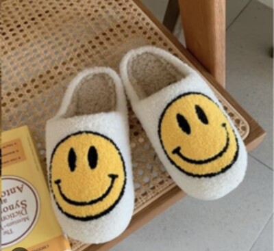 Comfy indoor/outdoor Smiley Face Plush Slip On Slippers. Size 8.5-9 | eBay