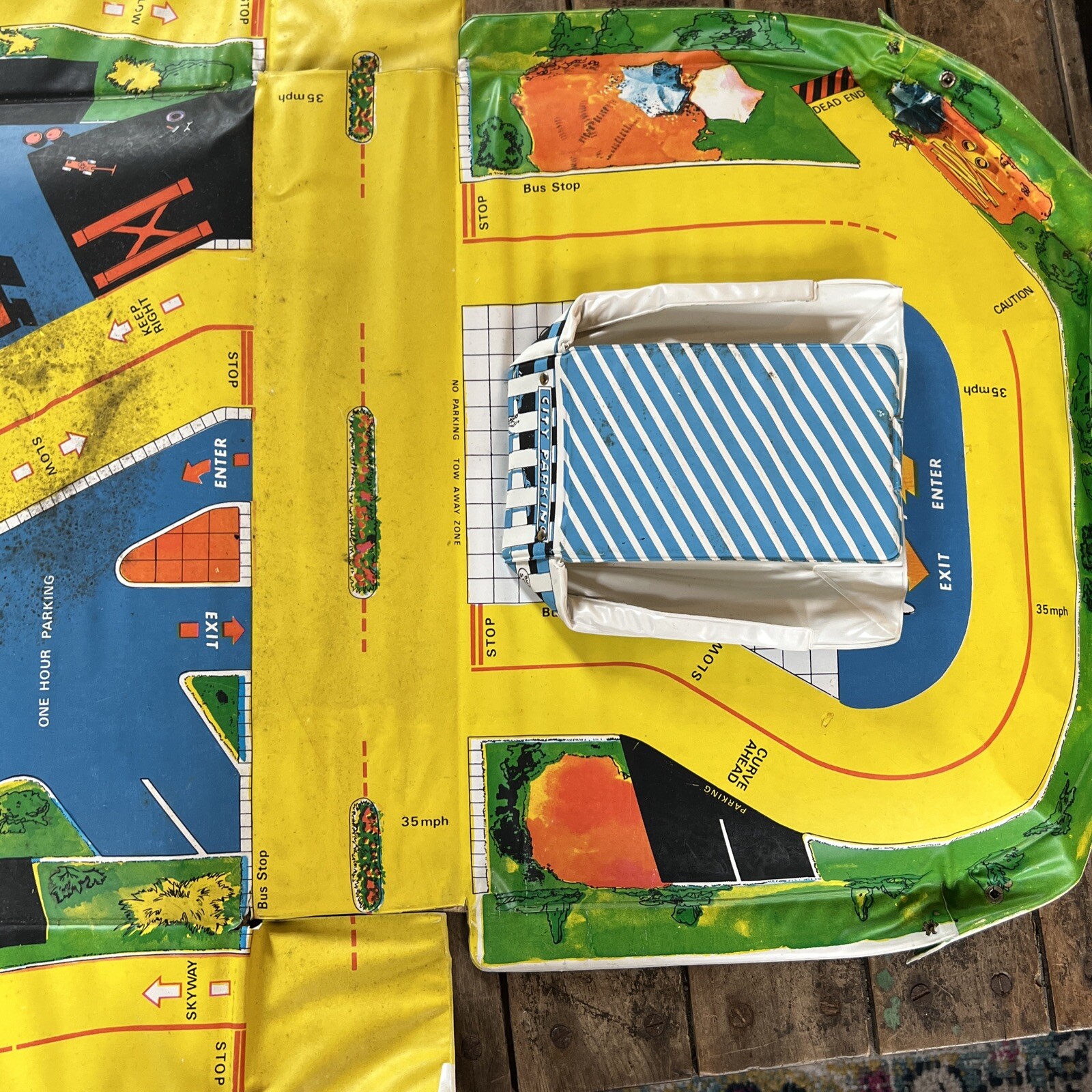 Vintage 1976 Lesney Matchbox City Collector Car Fold Out Breifcase ...