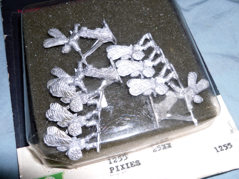 HERITAGE DUNGEON DWELLERS D&D MINI #1255 - PIXIES (RARE / STILL FACTORY ...