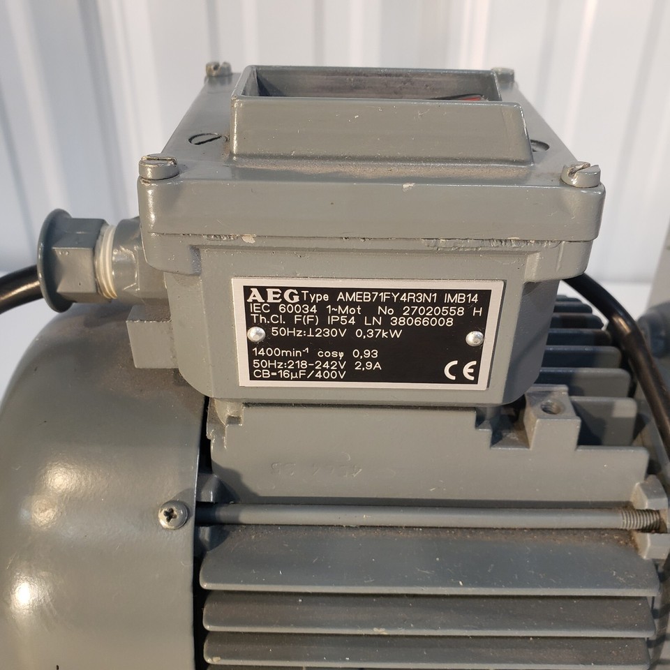 Leybold Trivac D4B Vacuum Pump Pulls 20 mTorr, KF16 Inlet/Exhaust, 240 ...