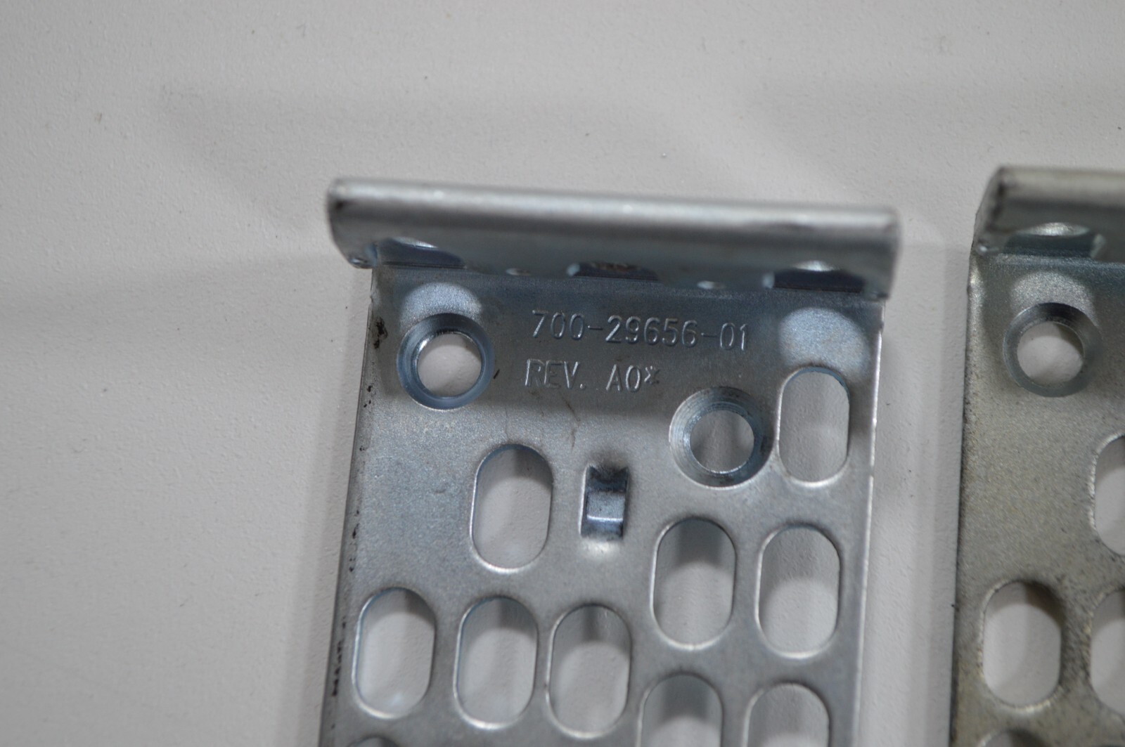 Cisco Pair of Rackmount Brackets 700-29656-01 w/Screws | eBay