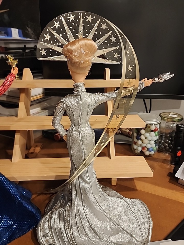 Lot Of 2 Lady Liberty Barbie by Bob Mackie + Paperwork 2000 + Statue ...
