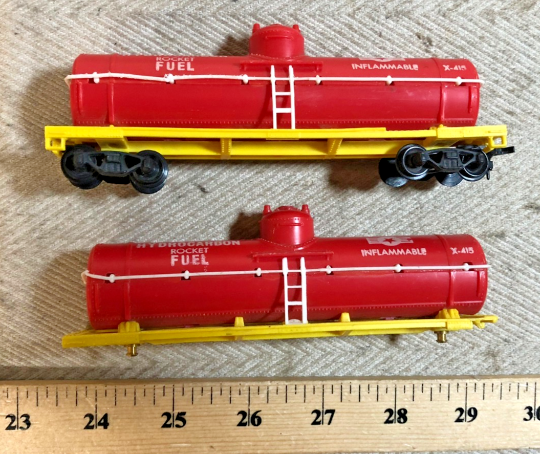 HO gauge Marx X-415 Rocket Fuel tank RED with YELLOW frame (2 of them ...
