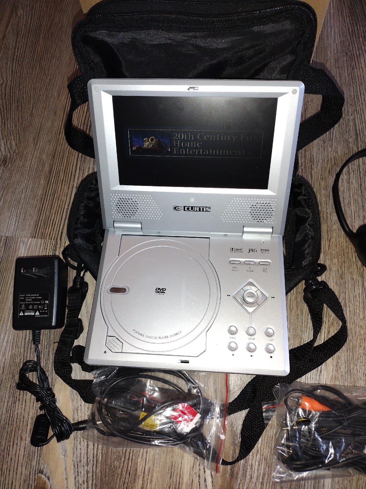 Curtis Portable DVD Player 7" TFT Display With Carrying Case ...