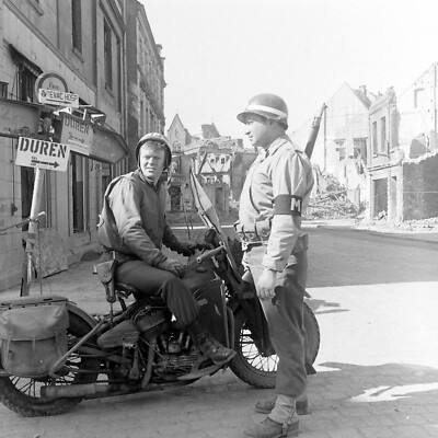 WW2 WWII Photo World War Two / US Army Military Police in Germany 1945 ...