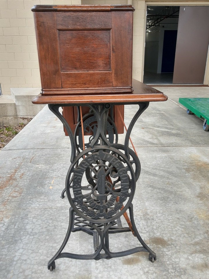 Antique Singer Sewing Machine 12 New Family,Fiddle Base on Refinished ...