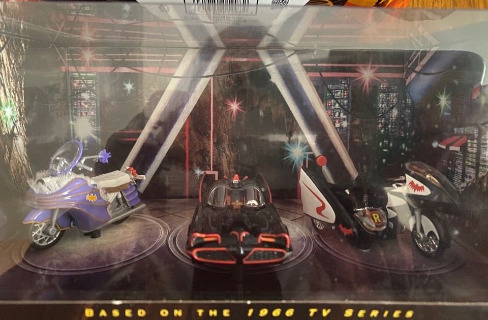 Batgirl Cycle Batmobile Batcycle w/side car Hot Wheels Set SDCC ...