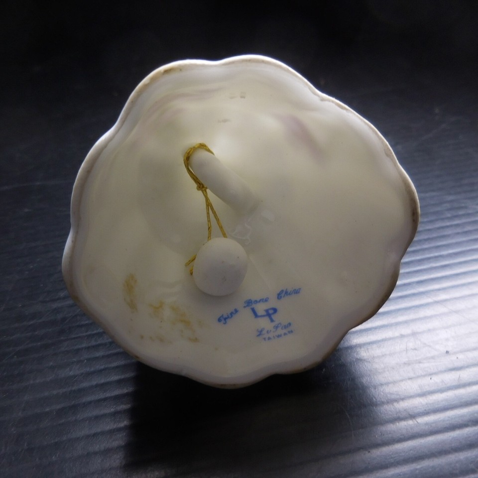 N25.28 Bell Tinkerbell Delicate Porcelain China LP Lu Pao Taïwan Art ...