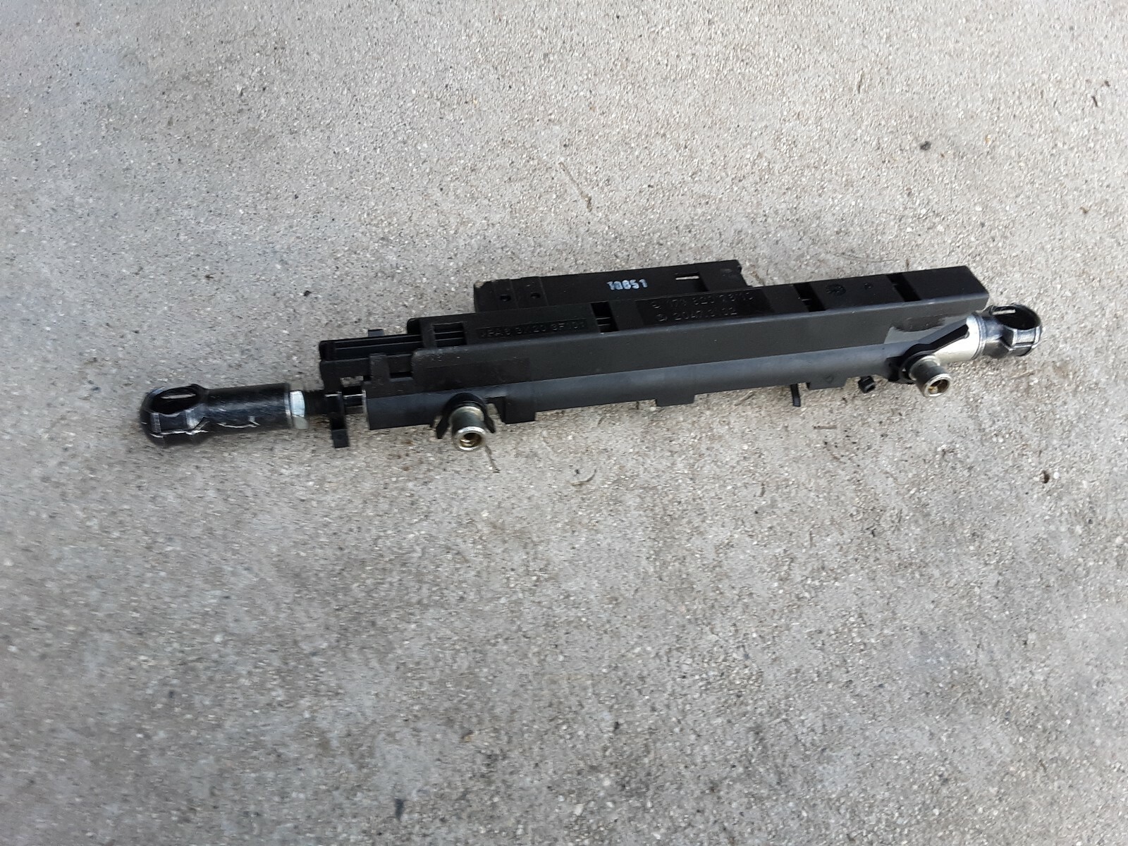 05-09 MERCEDES SLK280 SLK350 REAR TRUNK LID LIFT CYLINDER SUPPORT ...