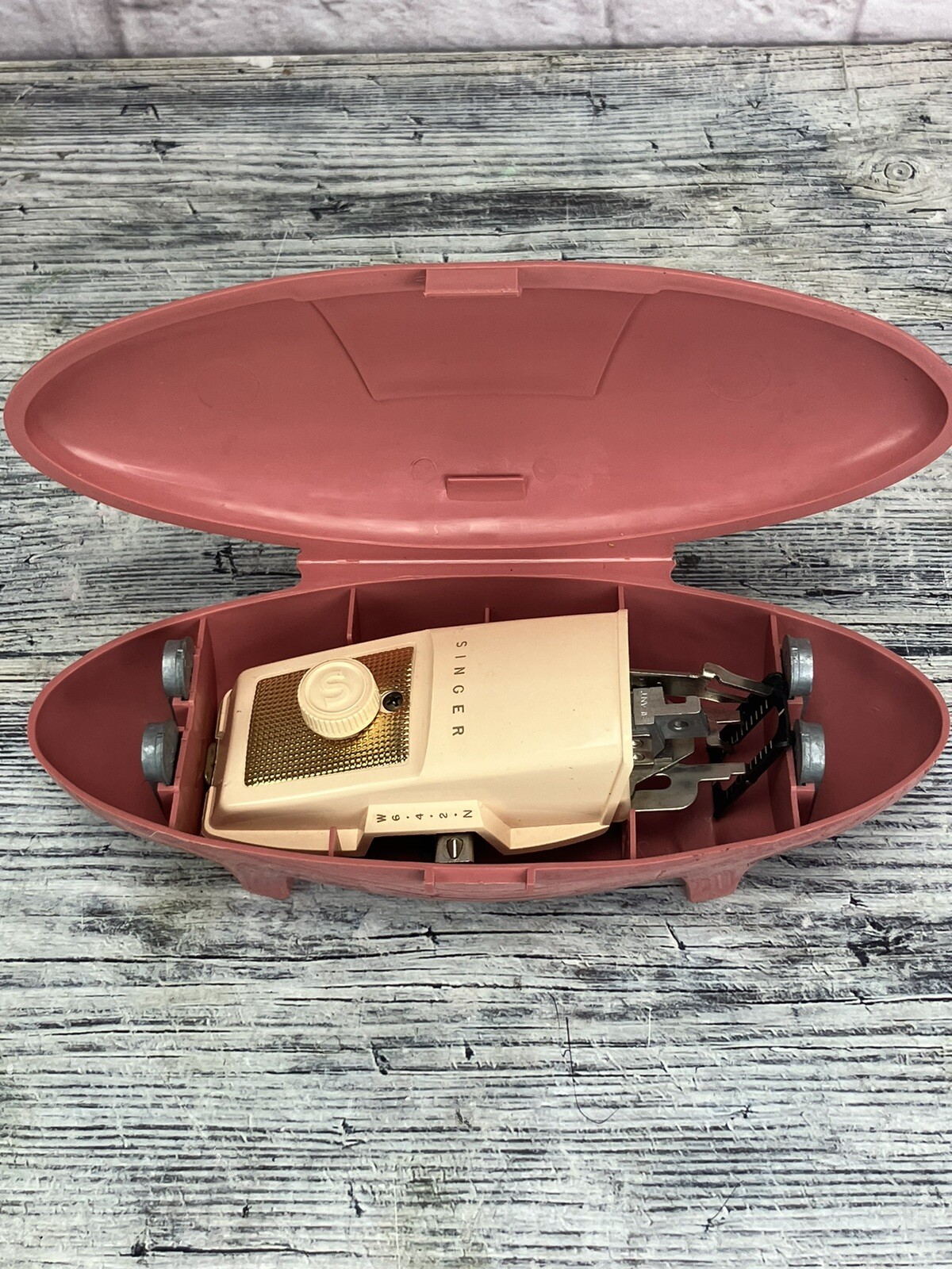 Singer Buttonholer 2482607-2536620-2547925 Pink Clamshell Case Made USA ...