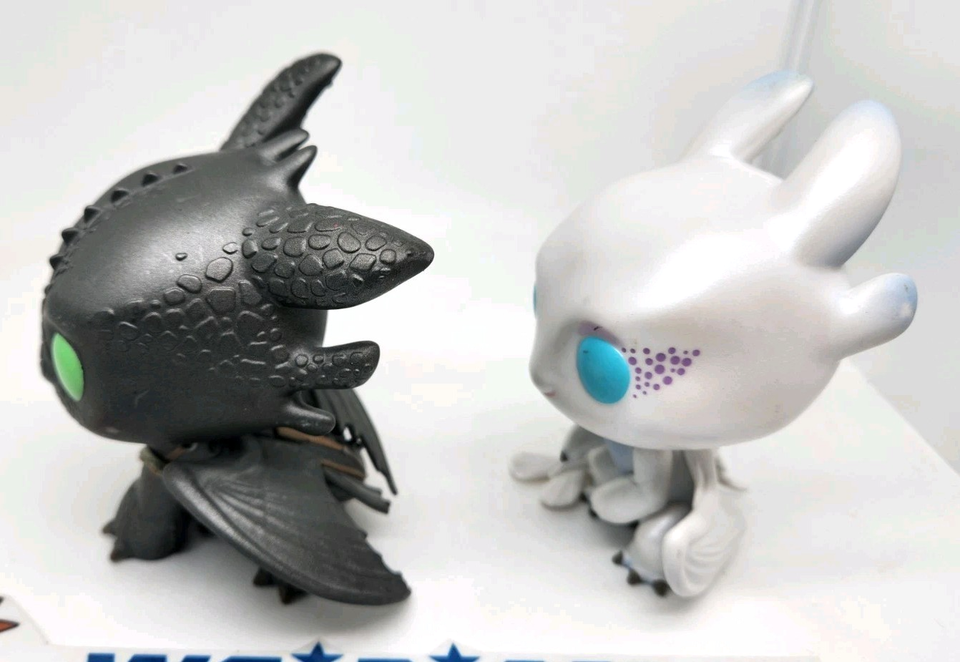 How To Train A Dragon Toothless 686 & Light Fury 687 Vinyl Figure Lot ...