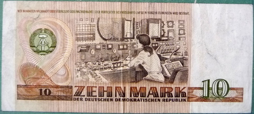 EAST GERMANY DDR GDR 10 MARK NOTE , 1985 , P28 b, ZETKIN, NARROW SERIAL ...