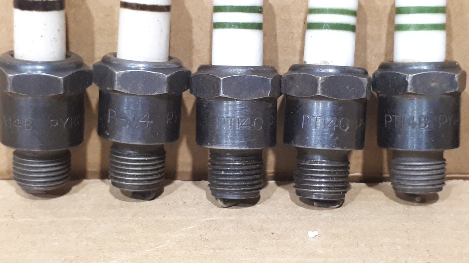7 Antique Spark Plugs 2 EDISON U.S.A , 5 PYROX Made in Australia | eBay