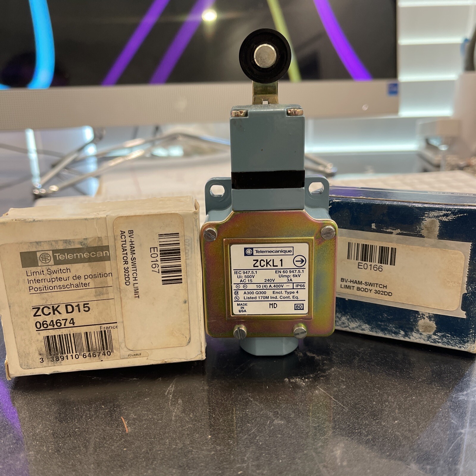 LIMIT SWITCH WITH ROLLER ZCKL1+ZCKD15. Schneider | eBay