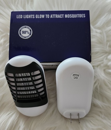 Plug-In LED Light Attracts & Helps Rid The Area Of Mosquitoes/Gnats ...