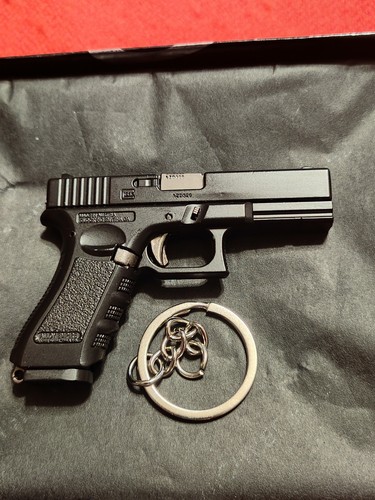 Mini Glock Gun Keychain,Metal 1:3 Scale 34 Keychain Best Gift for Man ...