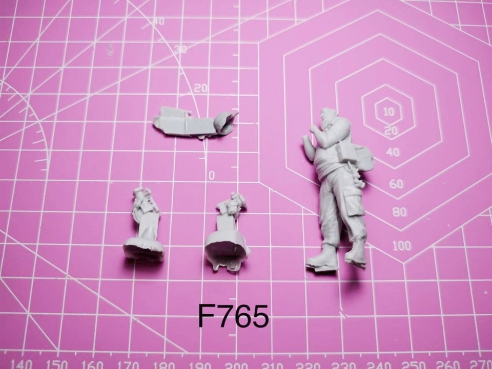 1:35 resin figure model kit Modern War correspondent Unassembled ...