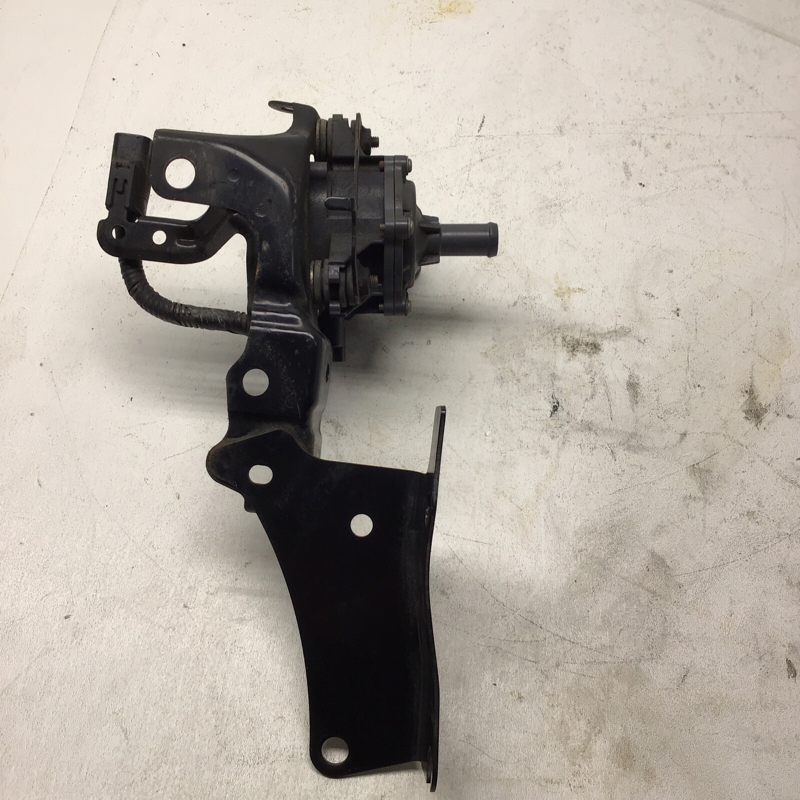 2010-2012 Toyota Prius Inverter Water Pump G9040-47090 G9040-48020 | eBay