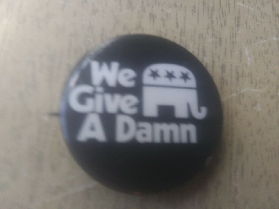 Richard Nixon Presidential Pin Back Campaign 1972 Button we give a damn ...