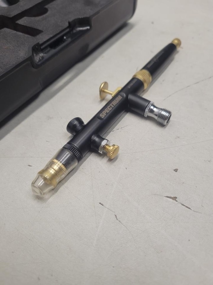 SPECTRUM BLACK WIDOW GRAVITY FEED DUAL-ACTION AIRBRUSH #59557, HAS W ...