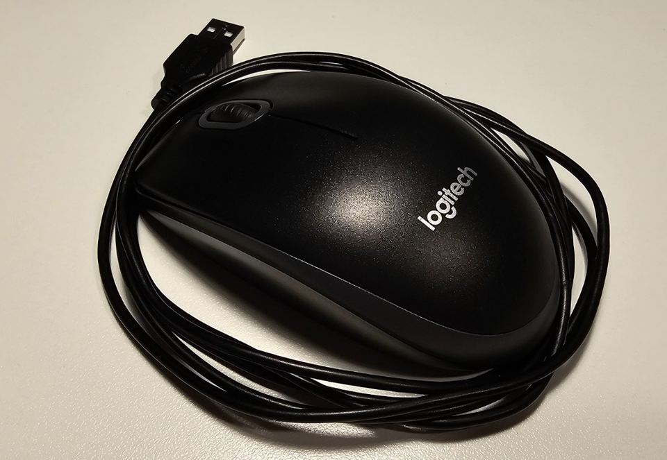 Logitech B100 Wired USB Mouse 3-Buttons Optical Tracking Ambidextrous ...