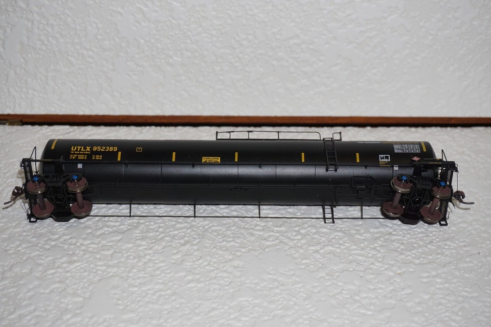 Athearn Genesis HO Scale 33k Gallon LP Tank Car UTLX 952389 | eBay