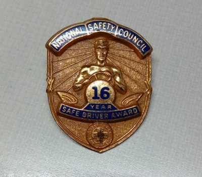 NATIONAL SAFETY COUNCIL 16 YEAR SAFE DRIVER AWARD PIN BADGE ENAMEL ...