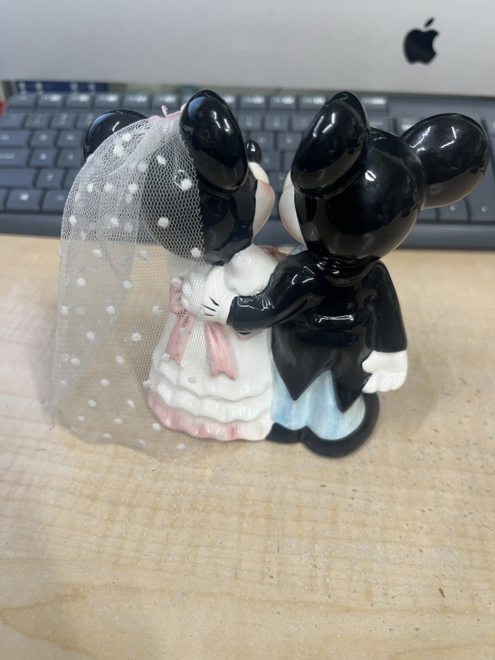 Disney Mickey and Minnie Mouse Figure Bride and Groom Wedding Taiwan ...