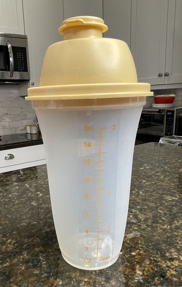 Tupperware 844-3 Quick Shake Gravy Drink Mixer Blender Shaker Almond 3 ...