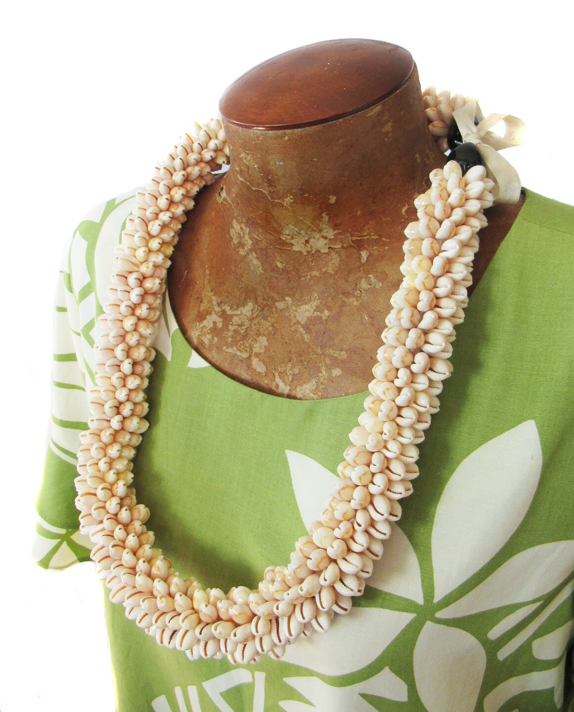 Vintage Style Hawaiian Thick Light Beige Cowrie Sea Shell Lei Necklace ...