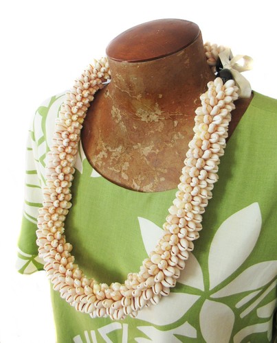 Vintage Style Hawaiian Thick Light Beige Cowrie Sea Shell Lei Necklace ...