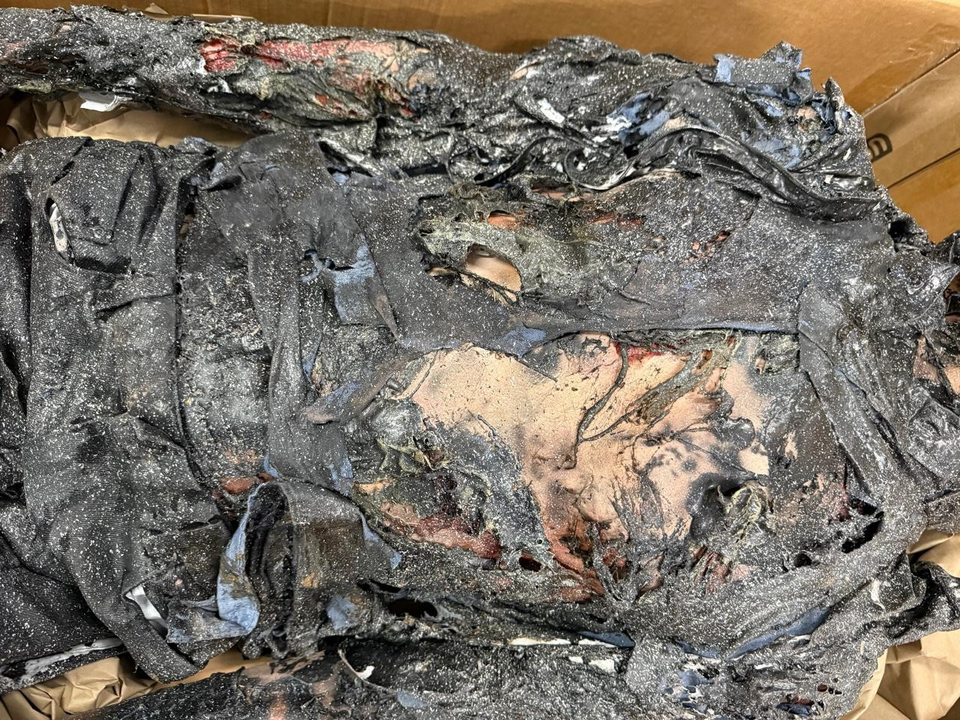 Screen Used Dapper Cadaver Dura Flex Burnt Dummy Body model Alan real ...