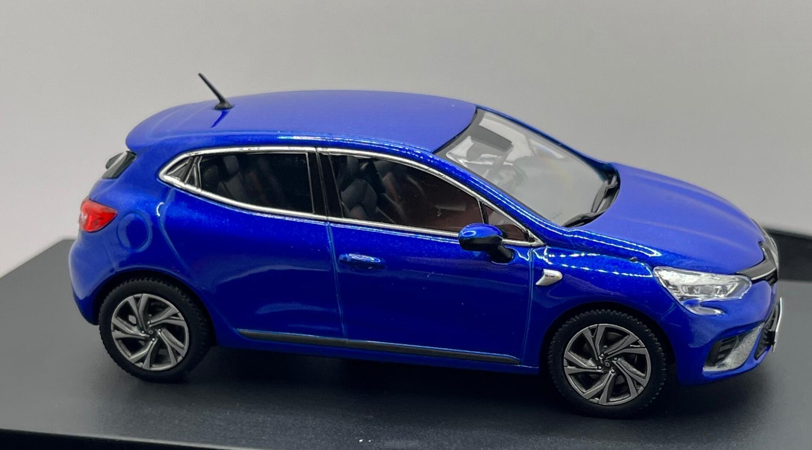 Renault Clio RS Line 2019 in blue 1:43 scale diecast car model from ...