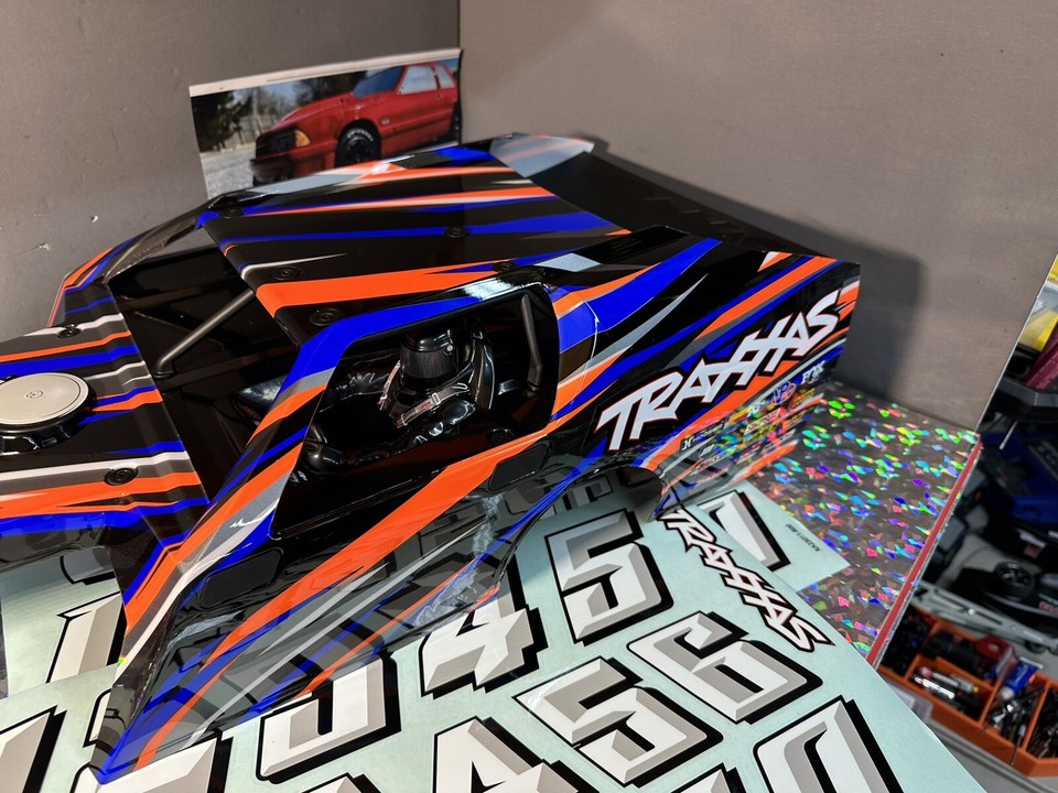 Traxxas MODIFIED mudboss Body Painted Complete Clipless NEW Blue Orange ...