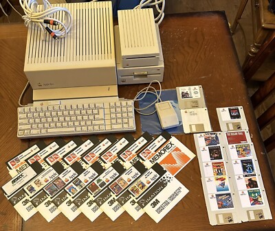 Vintage Apple IIGS Computer A2S6000 Monitor Keyboard Floppy Drives ...