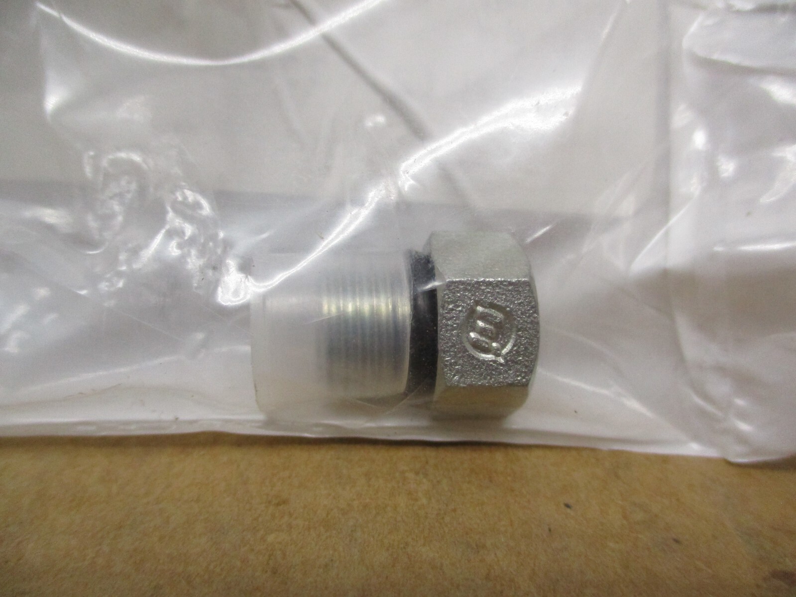 5365-01-164-6309 Plug; Machine Thread Oshkosh 2AN485 76044 50850-20 ...