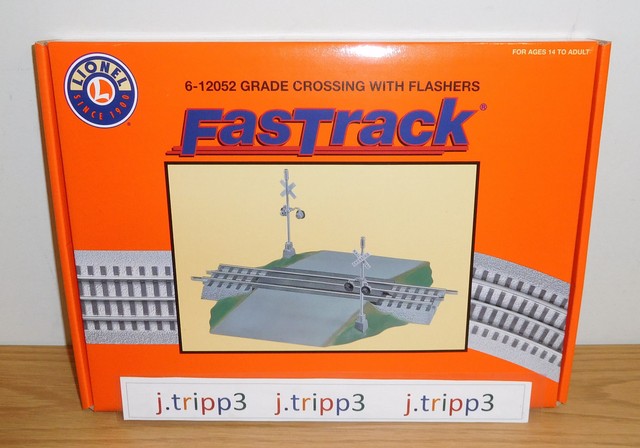 Lionel 612052 O Gauge Fastrack Grade Crossing With Flashers for sale ...