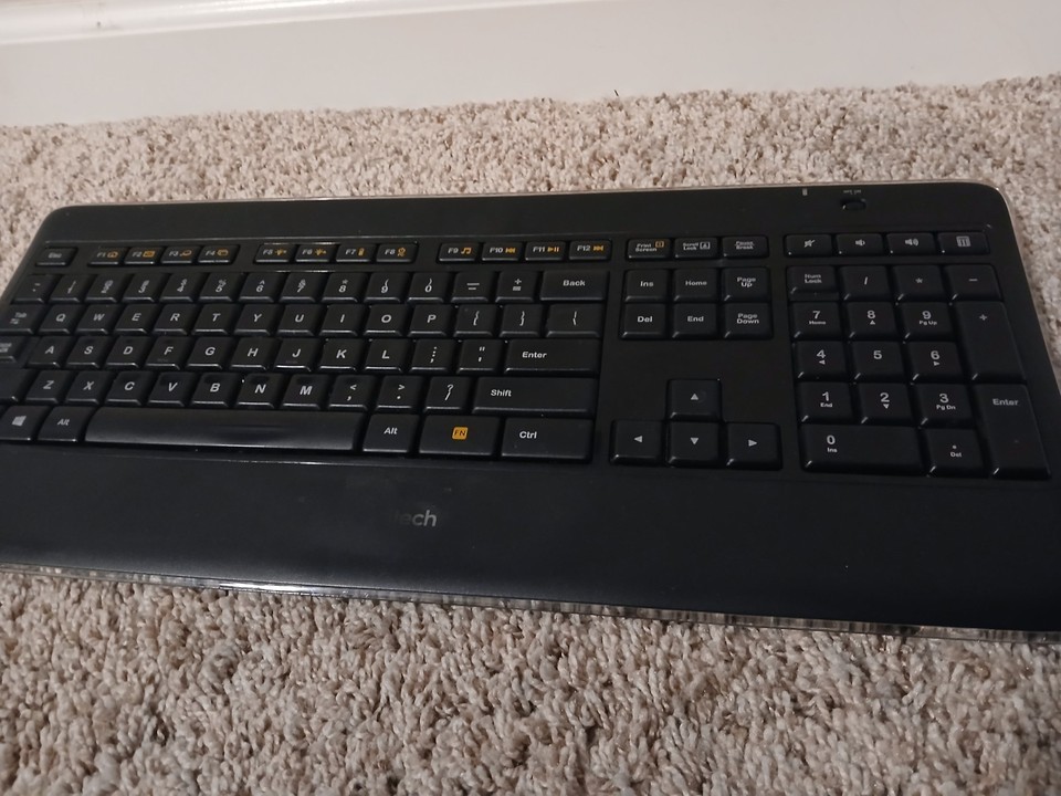Logitech K800 Illuminated Lit Up Wireless Keyboard With Dongle ...